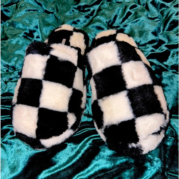 Steve Madden | Shoes | Steve Madden Fuzzy House Slippers Size Small 56 ...